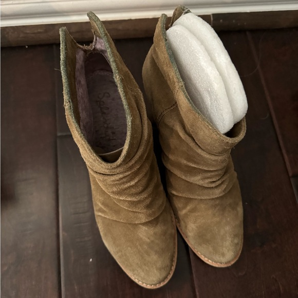 Shoes | Splendid Scrunch Booties In A Taupe Color Size 75 | Poshmark